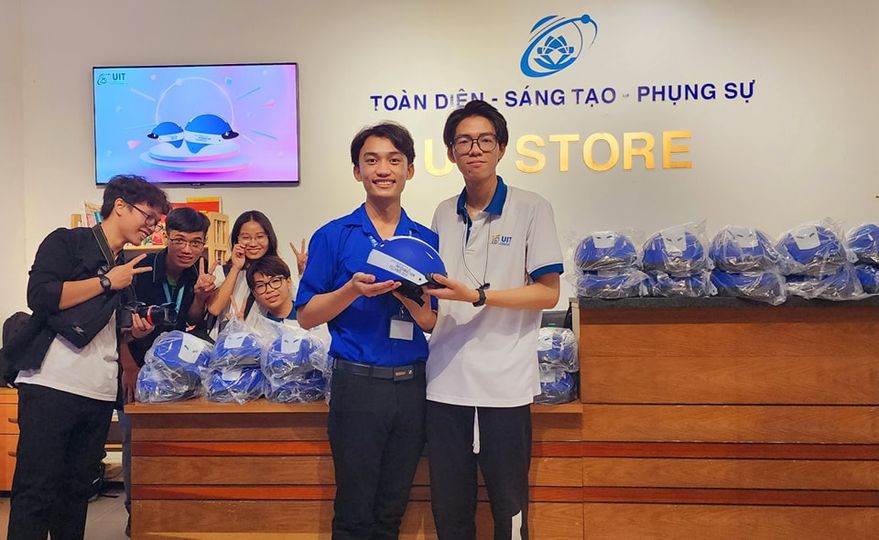 UIT Store đã trở lại với phần quà tặng năm học 2022-2023